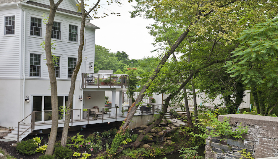 A Swoon-Worthy Garden and Patio in New Hope
