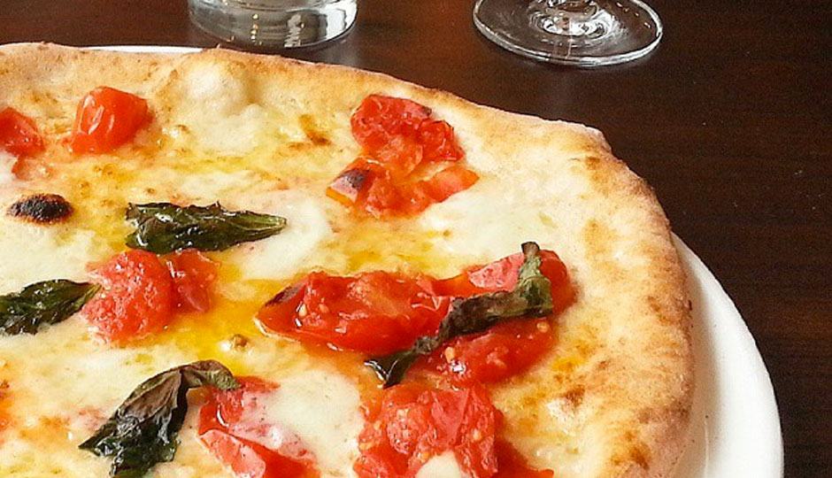 You're Doing It Wrong: Joe Cicala Teaches Us How To Eat Real Neapolitan ...